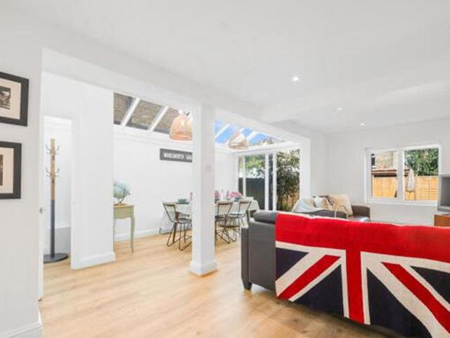Dempster Road, Wandsworth, 2 Bedroom Flat