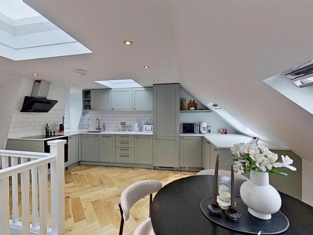 Denton Street, London 3 bed flat to rent £3,500 pcm £808 pw