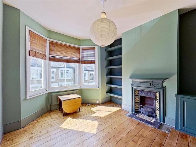 Denton Street, London SW18, 1 bed flat to rent, £2,100 pcm | PrimeLocation