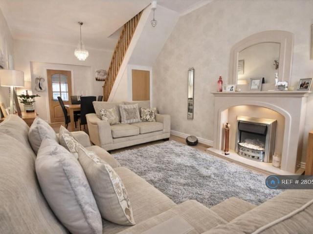 Denton Road, Audenshaw, Manchester, M34 2 bed semi detached house to rent £2,250 pcm £519 pw
