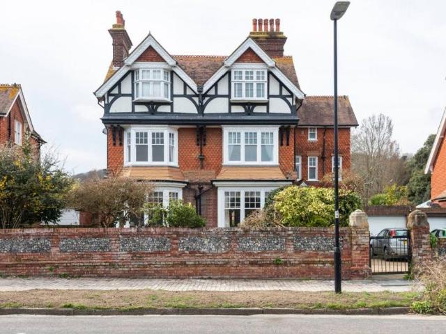 Denton Road, Meads 3 bed flat to rent £2,000 pcm £462 pw