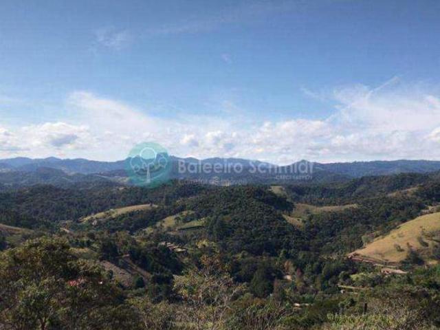 Dentro de condomínio fechado, em Santo Antônio do Pinhal