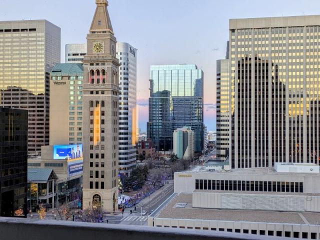 DENVER DOWNTOWN STUDIO: POOLGYMCITY VIEWSCONFERENC