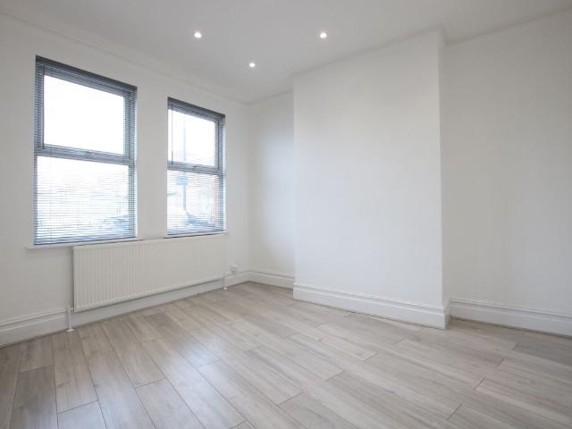 Denzil Road, Willesden NW10, 3 bed flat to rent, £2,450 pcm | PrimeLocation