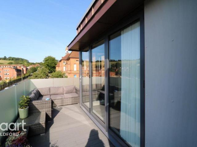 Denzil Road, Guildford 3 bed flat to rent £3,350 pcm £773 pw