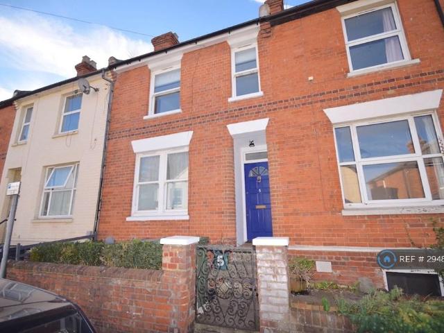 Denzil Road, Guildford, GU2 2 bed terraced house to rent £2,250 pcm £519 pw