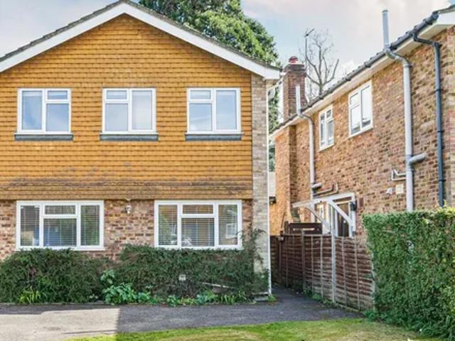 Den Close, London, BR3 6RP, United Kingdom | 4 bed house for rent #116448133 | Rentberry