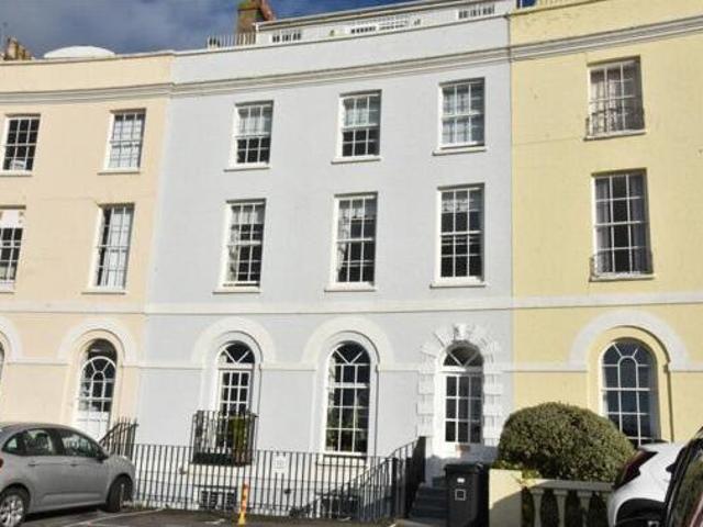 Den Crescent, Teignmouth, 2 Bedroom Apartment