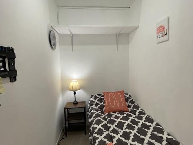 Den Room River North