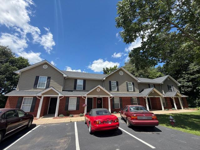 Denada Place 2 Bedroom Apartment for Rent at 1164 1150, 1156, and 1164 Woodland Drive  1204 Denada Lane, Elizabethtown, KY 42701