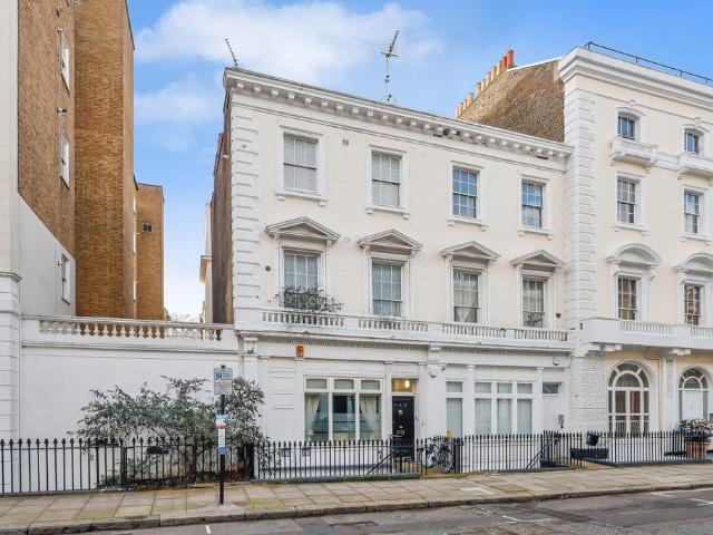 Denbigh Place, London, SW1V 2 bed apartment to rent £2,700 pcm £623 pw