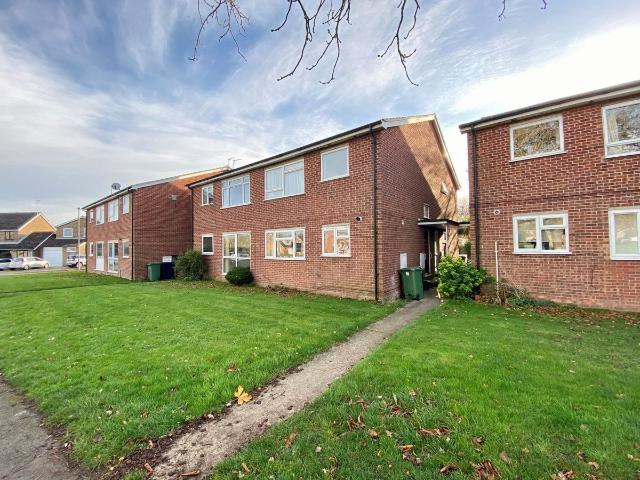 Denbigh Road, Thame, Oxfordshire OX9, 2 bed flat to rent, £1,250 pcm | PrimeLocation