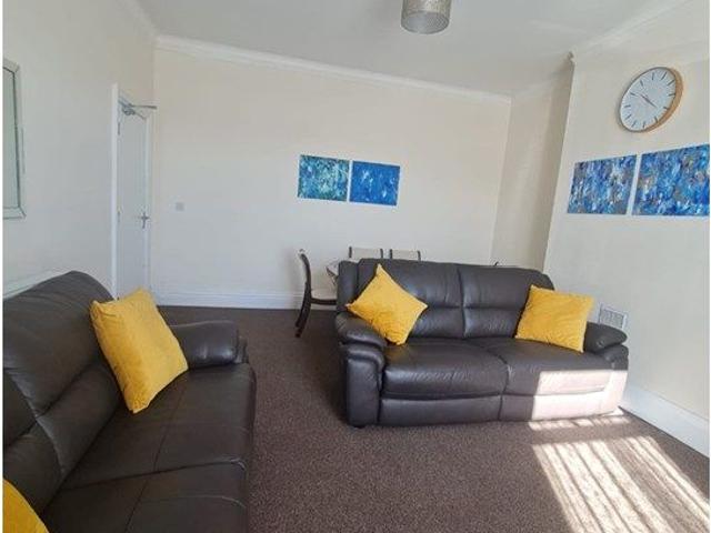 Denby Dale Road, Wakefield WF2, Room to rent, £600 pcm | PrimeLocation