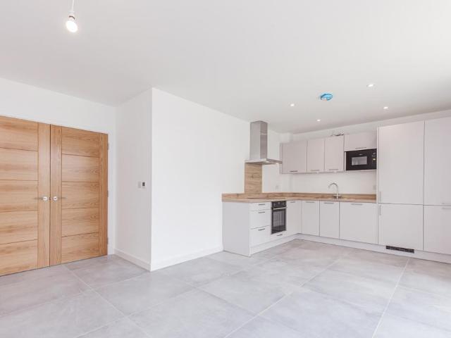 Denchworth Road, Grove 2 bed apartment to rent £1,475 pcm £340 pw