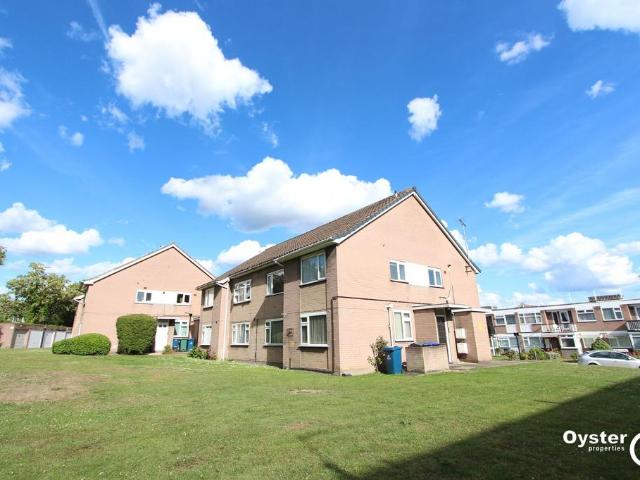 Dene Court, Stanmore HA7 3 bed flat to rent £2,000 pcm £462 pw