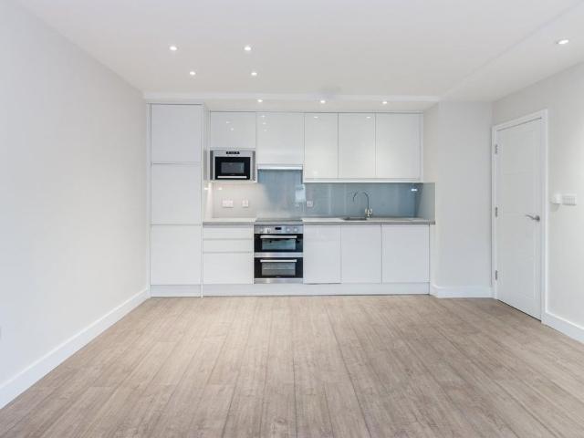 Denehurst Gardens W3, 1 bed flat to rent, £1,900 pcm | PrimeLocation