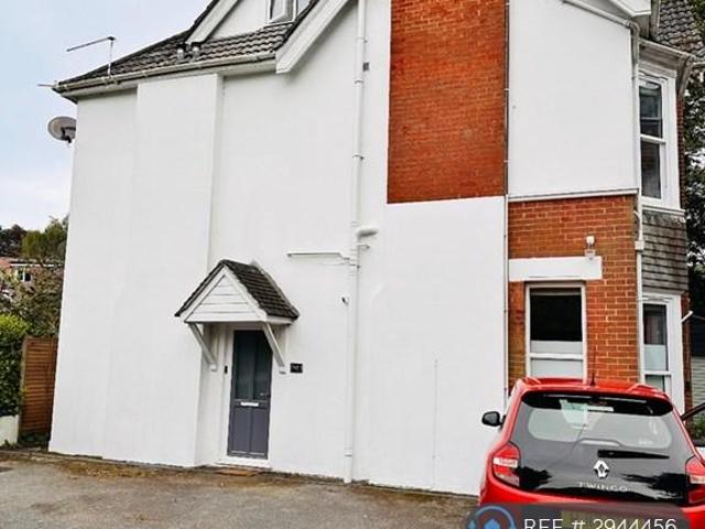 Denewood Road, Bournemouth, BH4 2 bed flat to rent £1,325 pcm £306 pw