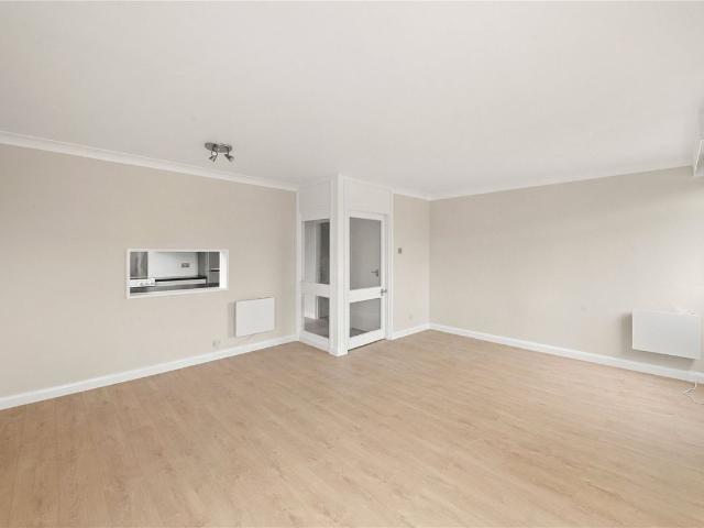 Denham Lodge, Oxford Road, Denham, Uxbridge UB9, 2 bed flat to rent, £1,800 pcm | PrimeLocation