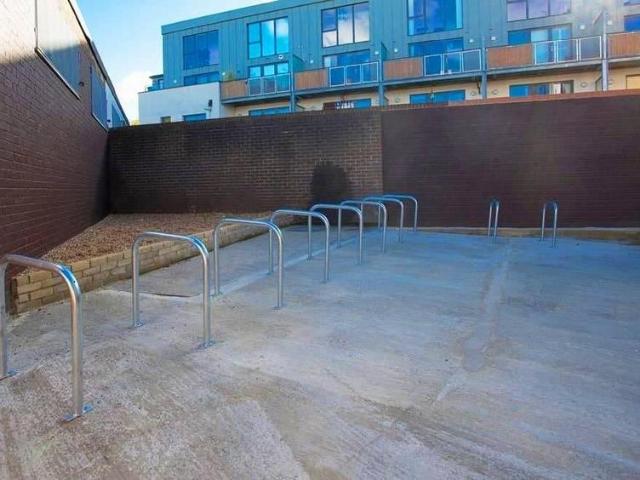 Denham Street, London SE10 Studio to rent £1,495 pcm £345 pw
