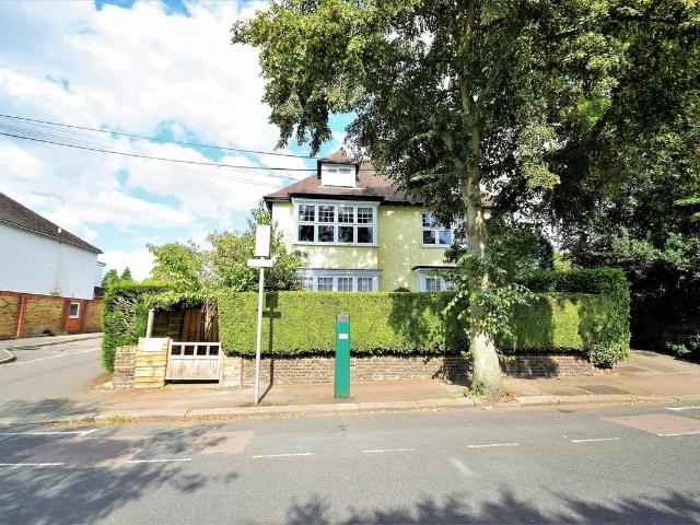 Denham Place, Park Avenue, Watford WD18, 2 bed maisonette to rent, £1,500 pcm | PrimeLocation