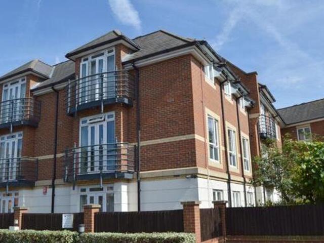 Denham Road, Henley Court, Egham, 2 Bedroom Apartment