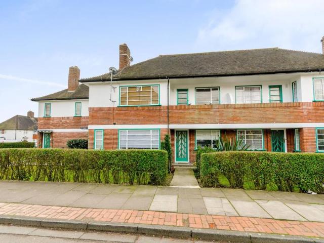 Denison Close, East Finchley, N2 2 bed maisonette to rent £2,000 pcm £462 pw