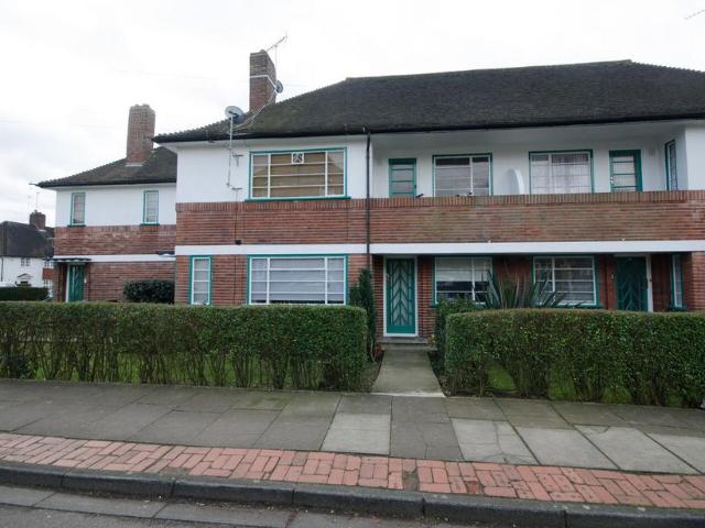 Denison Close, Hampstead Garden. 2 bed flat to rent £2,000 pcm £462 pw