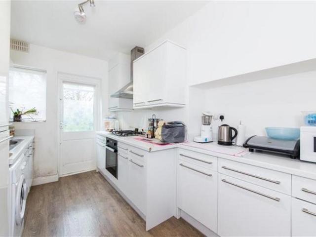 Denison Close, Hampstead Garden. 2 bed flat to rent £2,000 pcm £462 pw