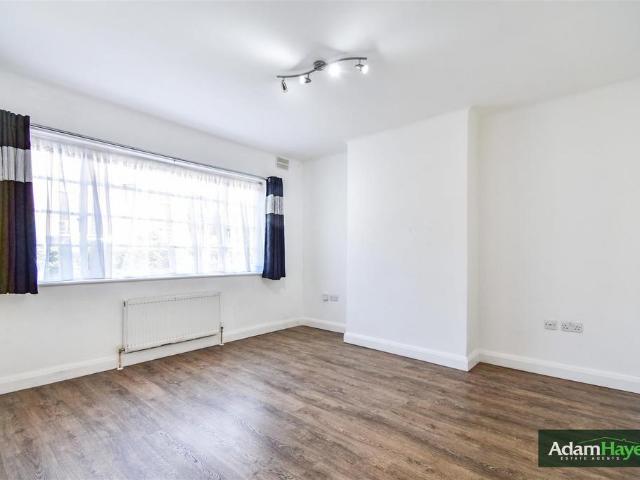 Denison Close, Hampstead Garden. 2 bed maisonette to rent £2,000 pcm £462 pw