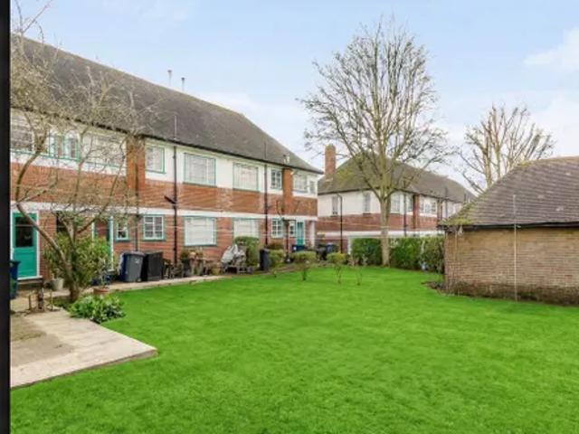 Denison Close, London, N2 0JU, United Kingdom | 2 bed apartment for rent #165996917 | Rentberry