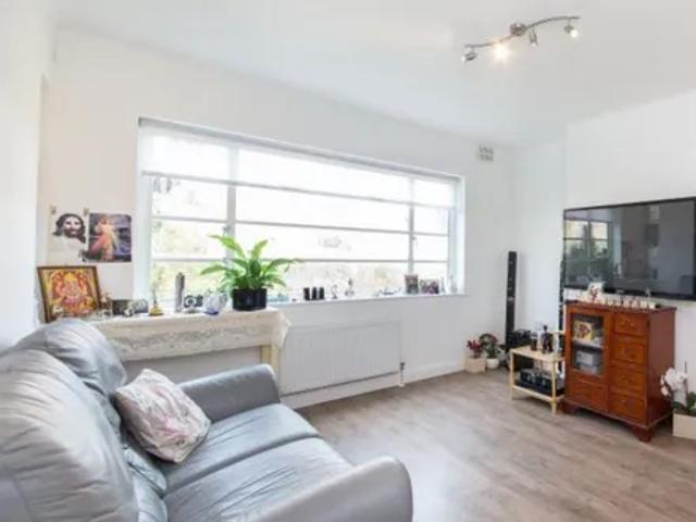 Denison Close, London, N2 0JU, United Kingdom | 2 bed house for rent #167220410 | Rentberry