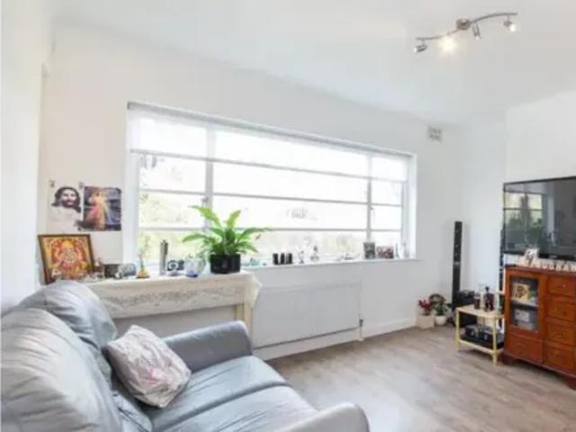 Denison Close, London, N2 0JX, United Kingdom | 2 bed house for rent #168044287 | Rentberry