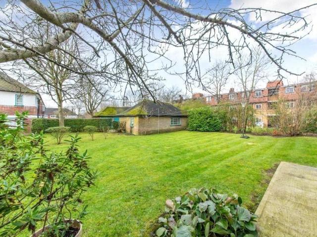 Denison Close, London, N2 2 bed apartment to rent £2,000 pcm £462 pw