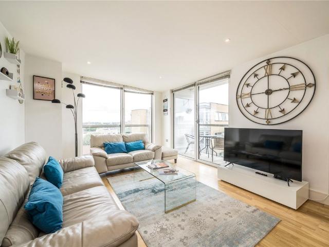 Lanterns Way, Canary Wharf E14, 3 bed flat to rent, £3,700 pcm | PrimeLocation