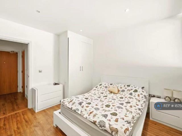 Denison House, London, E14 1 bed flat to rent £2,100 pcm £485 pw