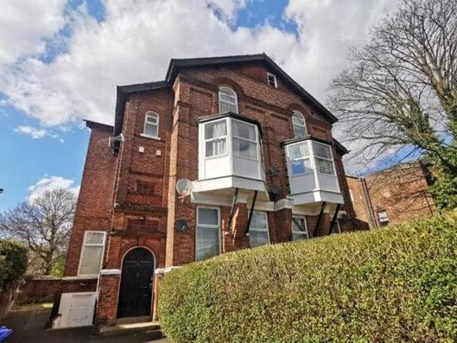 Denison Road, Manchester, 2 Bedroom Flat