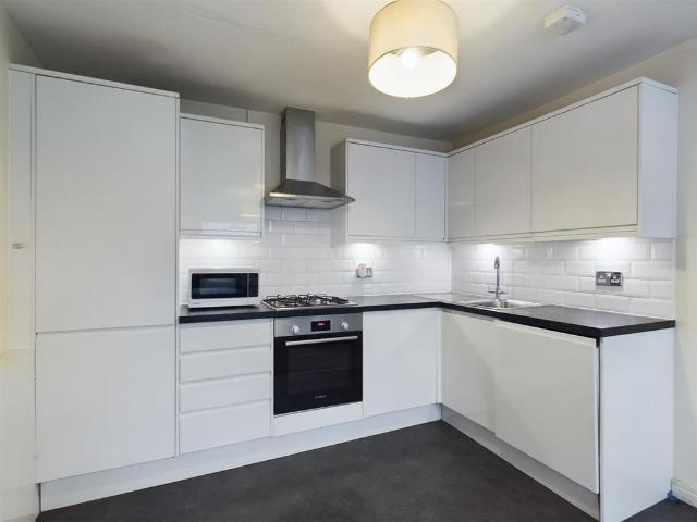 Denland House, Vauxhall 5 bed maisonette to rent £4,800 pcm £1,108 pw