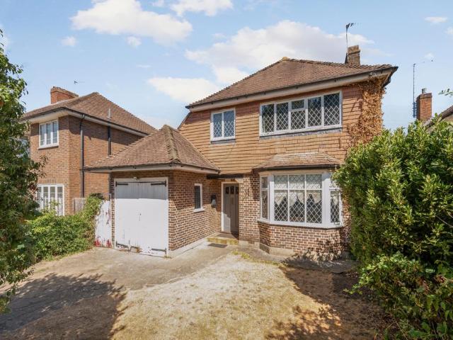 Denleigh Gardens, Surrey KT7 4 bed house to rent £3,250 pcm £750 pw