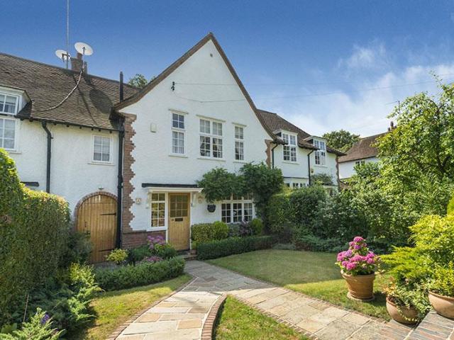 DENMAN DRIVE SOUTH, HAMPSTEAD GARDEN. 4 bed semi detached house to rent £4,897 pcm £1,130 pw