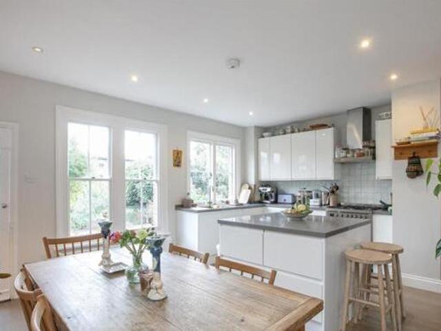 Denman Road, Peckham, 3 Bedroom Flat