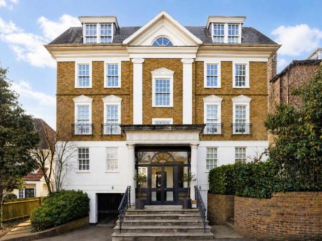Denmark Avenue, London SW19 2 bed flat to rent £2,900 pcm £669 pw