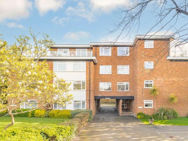 Denmark Avenue, London SW19 2 bed flat to rent £2,150 pcm £496 pw