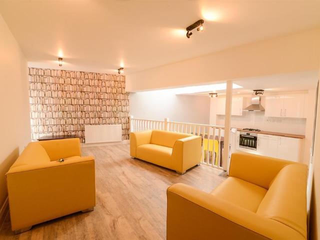 Denmark Hill, Camberwell, SE5 2 bed maisonette to rent £2,500 pcm £577 pw