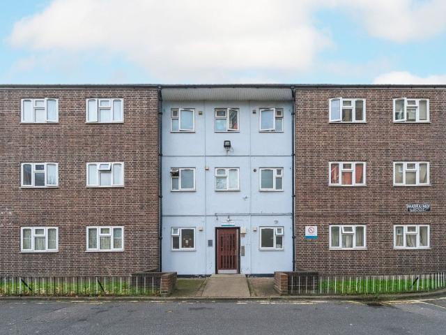 Denmark Road, Camberwell, London SE5, 2 bed flat to rent, £2,000 pcm | PrimeLocation