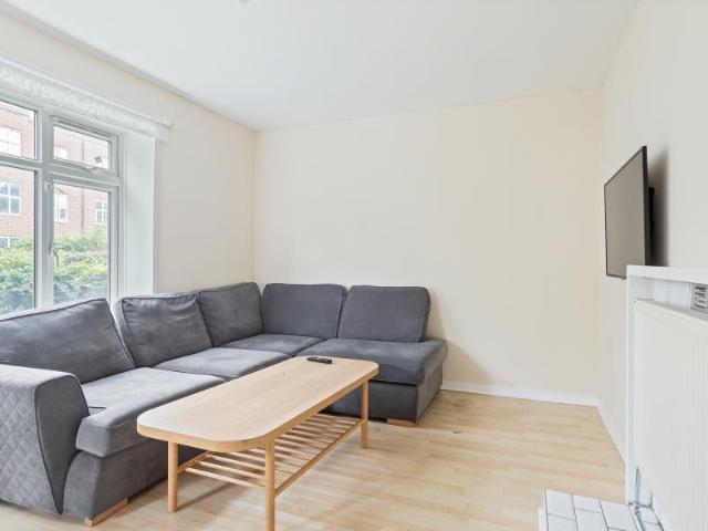 DENMARK ROAD, SE5 3 bed flat to rent £2,747 pcm £634 pw