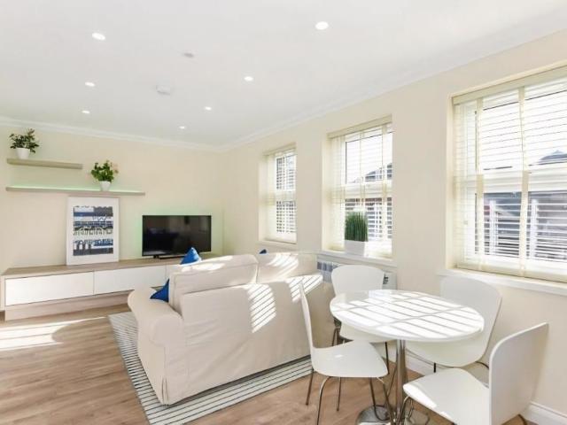 Denmark Street, Wokingham, RG40 1 bed apartment to rent £1,275 pcm £294 pw