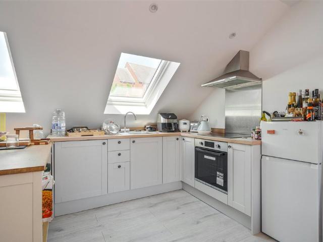 Denmark Street, Berkshire RG40 Studio to rent £1,000 pcm £231 pw