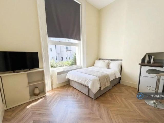 Denmark Terrace, Brighton, BN1 Studio to rent £1,050 pcm £242 pw