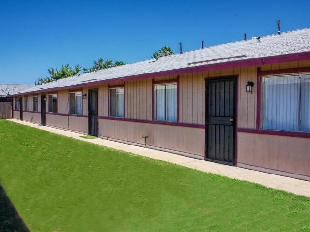 Dennett Gardens 2 Bedroom Apartment for Rent at 2334 W Dennett Ave, Fresno, CA 93728