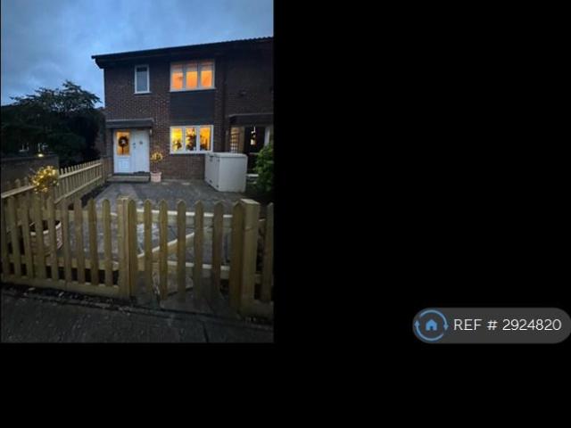 Denning Close, Hampton, TW12 3 bed semi detached house to rent £3,300 pcm £762 pw